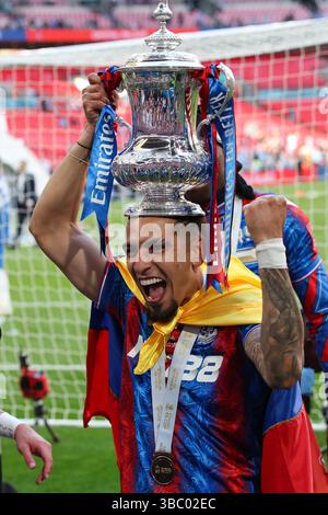 Daniel Munoz of Crystal Palace celebrates his goal to make it 0-1 ...