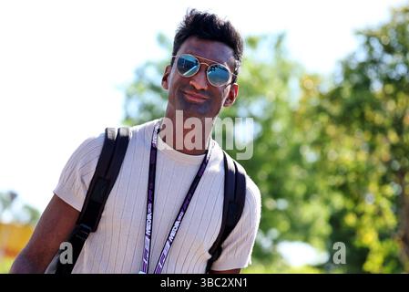 Lawrence Barretto (GBR) F1 Presenter on the grid. 22.11.2025. Formula 1 ...