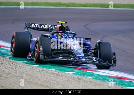 Carlos Sainz (Williams Racing, #55) mit seinem Auto auf der Strecke ...