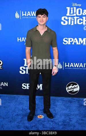 Charlie Bushnell bei der Weltpremiere des Kinofilms Avatar: Fire and ...