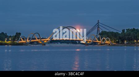 Full moon rising over the Pedestrian Bridge in Kyiv, Ukraine ...