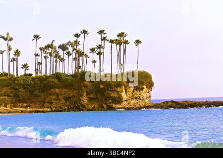 Crescent Bay cliff in Laguna Beach Stock Photo - Alamy