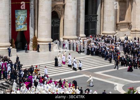 Pope Leo XIV leaves after celebrating a Mass for the Jubilee of the ...