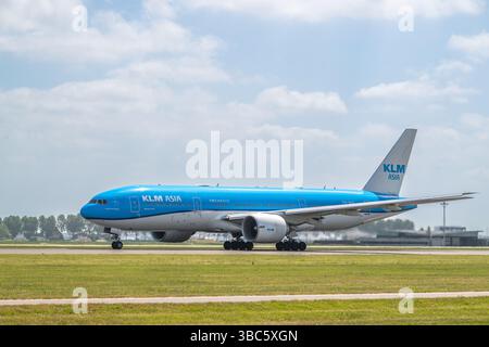 KLM Boeing 77 on the runway Stock Photo - Alamy