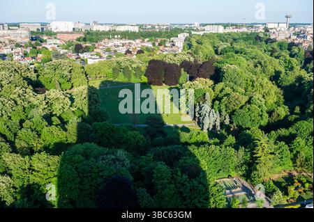 The Josaphat park with multi cultutal groups of families in the green ...