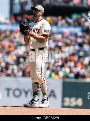 San Francisco Giants' Justin Verlander pitches during the first inning ...