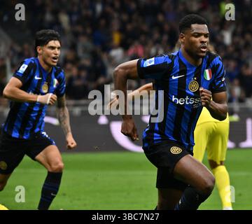 Inter Milan's Denzel Dumfries celebrates after scoring his side's ...