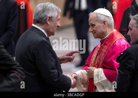 Italian Foreign Minister Antonio Tajani, right, and his Saudi Arabian ...