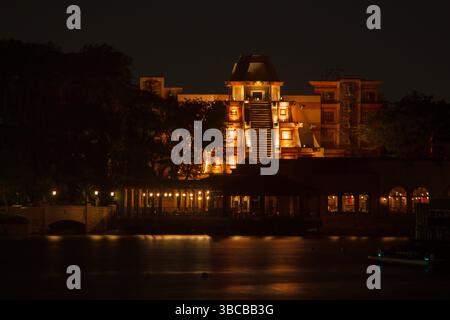 The Mexican pavilion pyramid, Epcot amusement park, Disney World ...