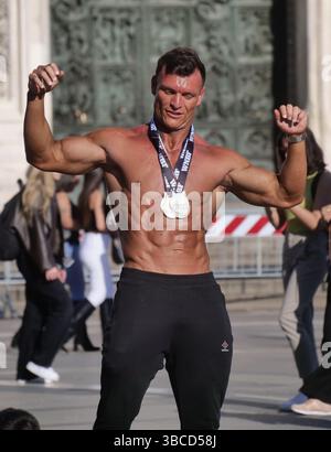 Valentin Pfister Swiss bodybuilder photo shoot in Piazza Duomo Milan ...