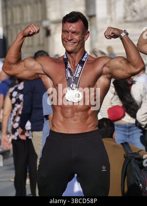 Valentin Pfister Swiss bodybuilder photo shoot in Piazza Duomo Milan ...