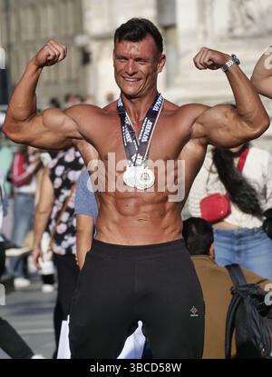 Valentin Pfister Swiss bodybuilder photo shoot in Piazza Duomo Milan ...