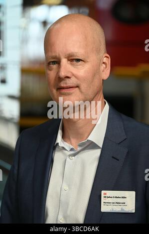 Harmen van Zijderveld, Vorstand von DB Regio Schiene spricht bei der ...