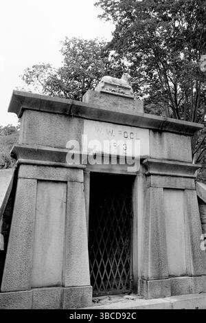 Tomb of WW Pool, subject the Richmond Vampire (or Hollywood Vampire ...