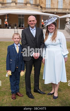 London, UK. 17 November 2025. A staff member with Vending machines from ...