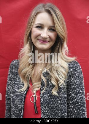 10 October 2018, Saxony-Anhalt, Magdeburg: The autumn sun on the ...