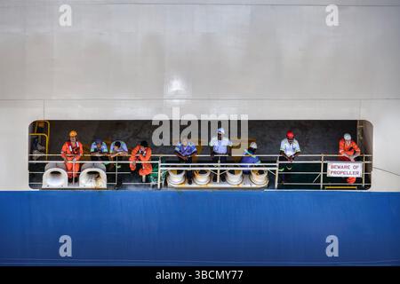 Crew on ships passing through the Panama Canal Stock Photo - Alamy