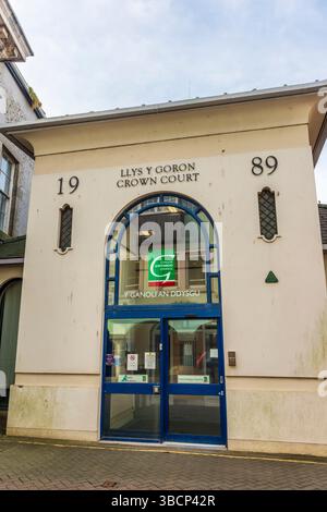 Caernarfon Crown Court building, Caernarfon, Gwynedd, Wales Stock Photo ...