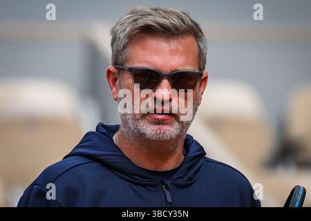 Jack Draper with his coach James Trotman during a practice session on ...