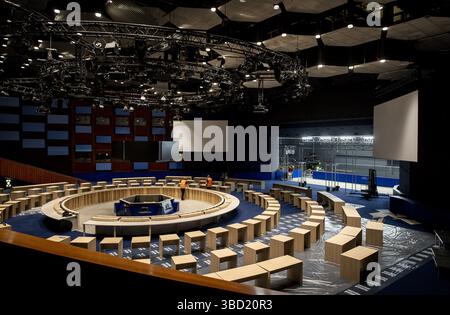THE HAGUE - Work in the meeting room for the NATO summit. The World ...