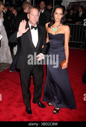 Kiefer Sutherland and Siobhan Bonnouvrier at the Model as Muse ...