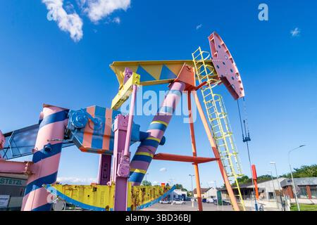Zistersdorf: painted historic oil pump in roundabout commemorates ...