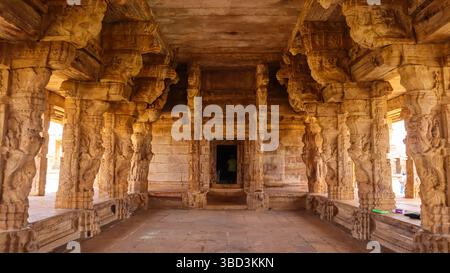Beautifully Carved Pillars of Vijayanagara Style Shri Madhavaraya Swamy ...