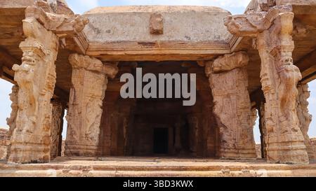 Beautifully Carved Pillars of Vijayanagara Style Shri Madhavaraya Swamy ...