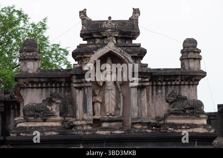Beautiful Carvings of Lord Shiva and Lord Narshimha on the Sri Chintala ...