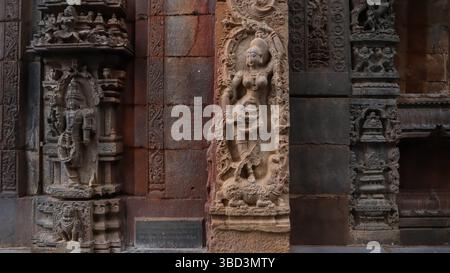 Beautiful Carving Sculpture of Welcoming Women of Entrance of Sri ...