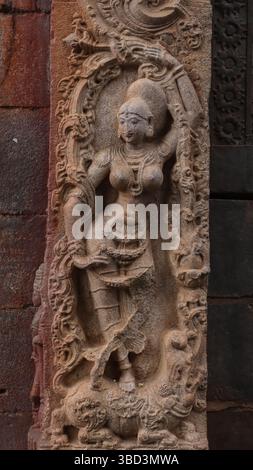 Beautiful Carving Sculpture of Welcoming Women of Entrance of Sri ...