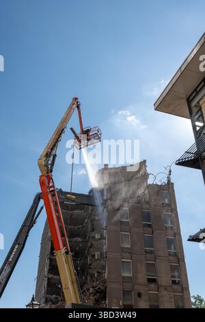 The Premier Inn being demolished with industrial diggers in Bristol ...