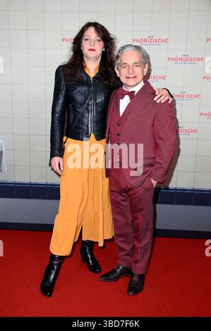 Berit Möller und Volker Zack Michalowski bei der Premiere des Kinoflims ...