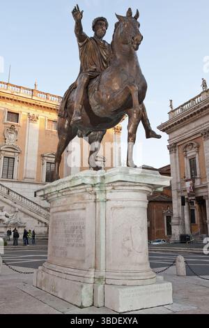 The Equestrian Statue Of Marcus Aurelius Statua Equestre Di Marco