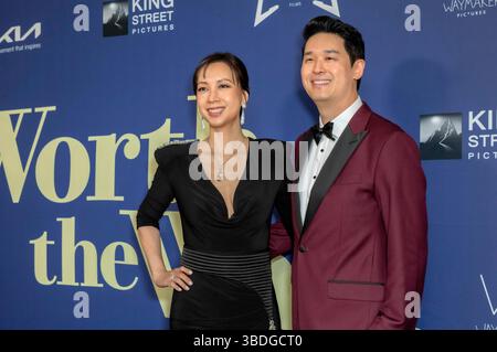 Rachel Tan und Dan Mark bei der Premiere des Tubi Films Worth the Wait ...