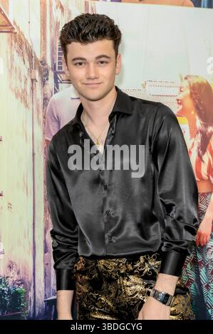 Alexander James Rodriguez bei der Premiere des Tubi Films Worth the ...