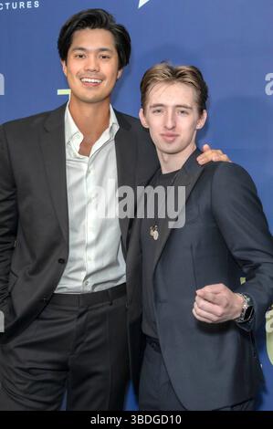 Ross Butler und Samuel L. Pierce bei der Premiere des Tubi Films 'Worth ...