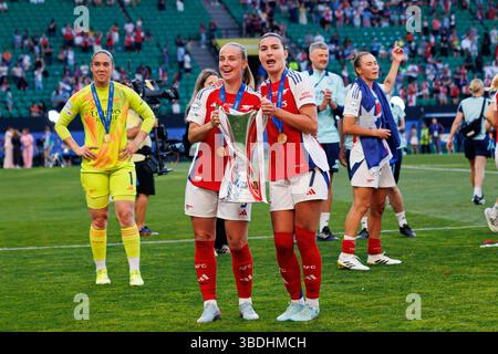 Bethany Mead and Stephanie Catley seen during UEFA Womens Champions ...