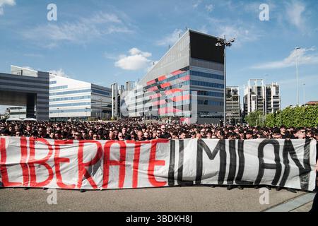 MILAN - Milan fans gather outside the headquarters of the "Casa Milan ...