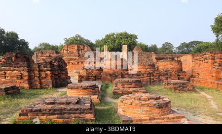 India, Uttar Pradesh, Varanasi, Sarnath, Ancient Ruins of Sarnath ...