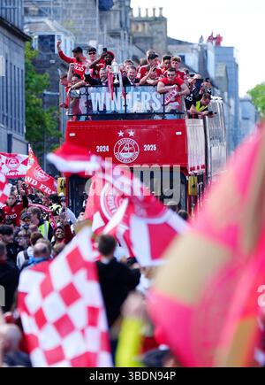 The team bus carrying Aberdeen players on Union Street is greeted by ...