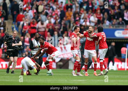 Charlton Athletic's Macaulay Gillesphey and team-mates celebrate ...