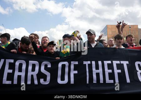 The Manchester United fans protesting against the ownership of the club ...