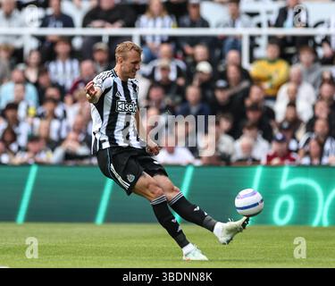 Dan Burn of Newcastle United in the pregame warmup session during the ...