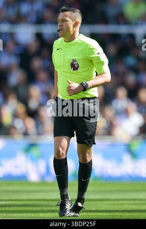 Match Referee Tony Harrington during the Premier League match between ...
