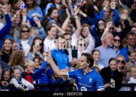 UTRECHT - Duco Telgenkamp (r) of Kampong celebrates the 4-2 against ...