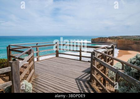 london bridge lookout at great ocean road, victoria, australia Stock ...