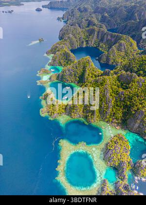 Barracuda Lake on paradise island, Coron, Palawan, Philippines ...