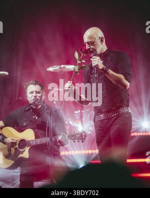 Alexander Wesselsky, singer of Eisbrecher with Rose live on Kaltfront ...