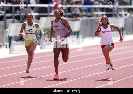 Journey Cole of Redondo (right) defeats Keelan Wright of Chaparral ...